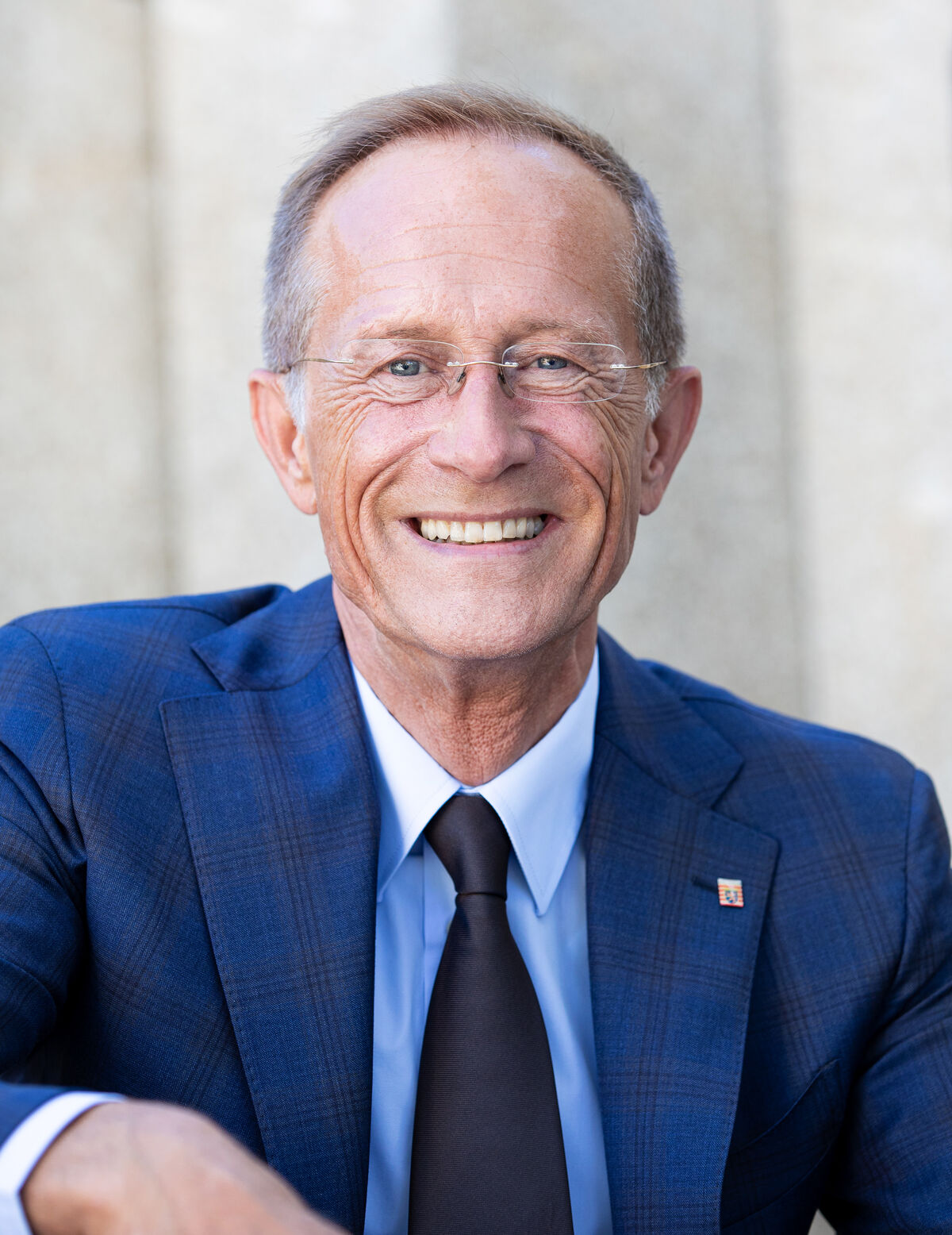 Staatsminister Wintermeyer überreicht Förderbescheid an die TV 1912 ...