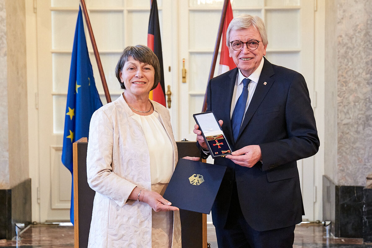 Verdienstorden der Bundesrepublik Deutschland für Birgit Otto und Dr ...