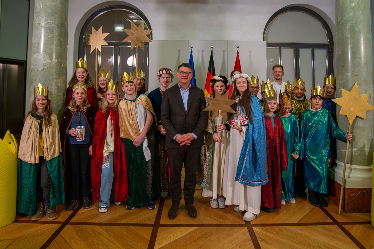 Ministerpräsident Rhein empfängt Sternsinger der Bistümer Fulda ...