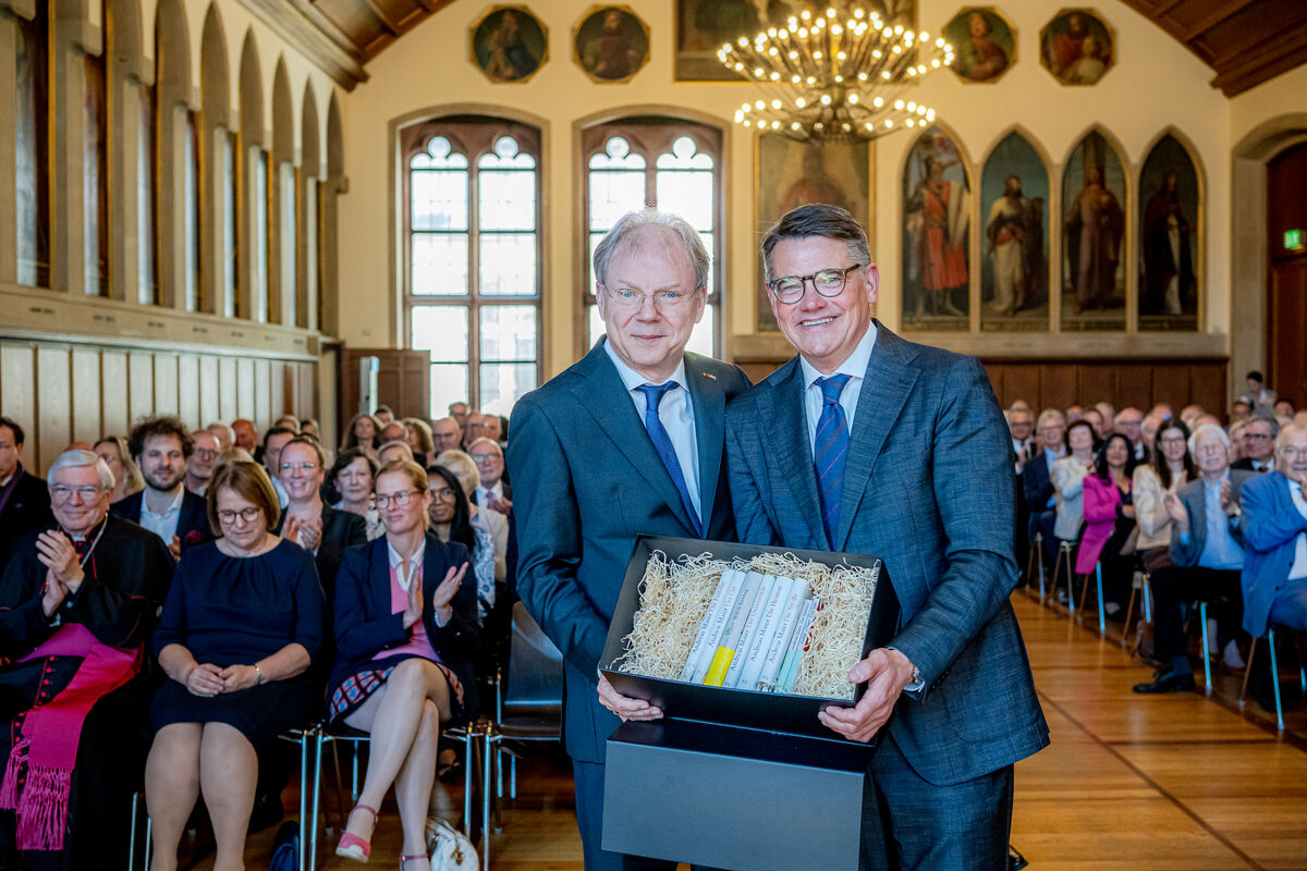 „Sein Engagement ist ein Geschenk an die demokratische Kultur Hessens ...